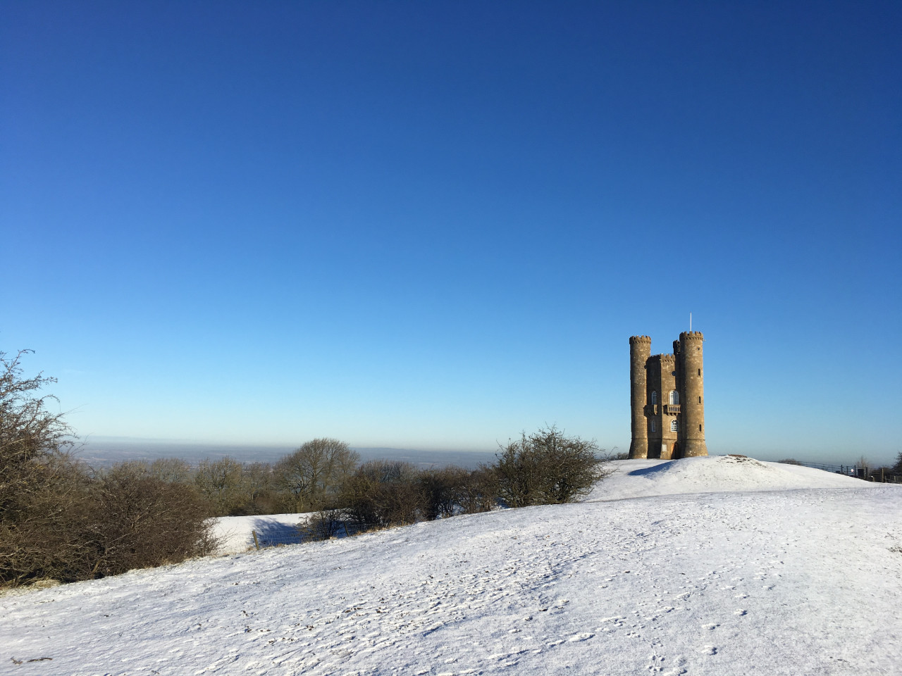 Broadway Tower in the snow | Cosy Life